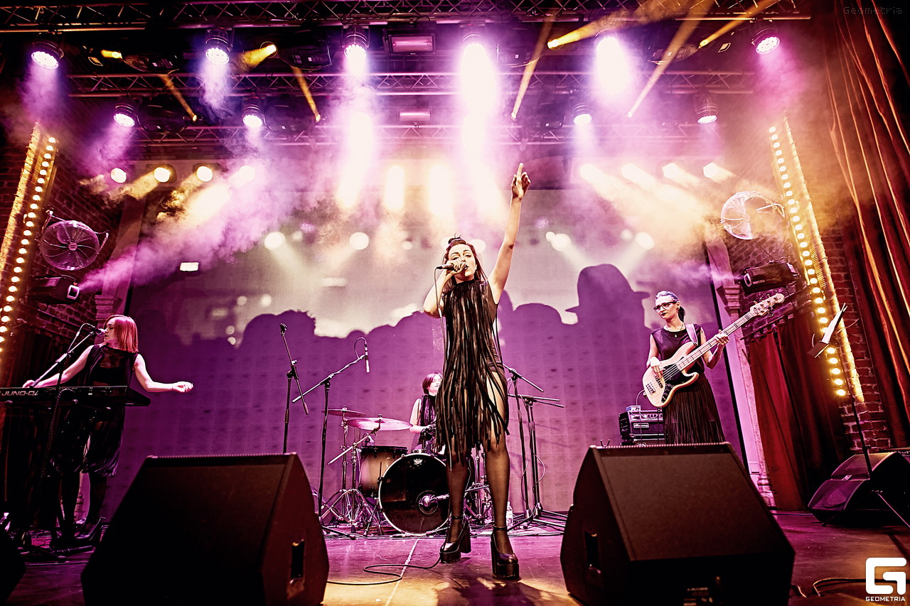 After Midnight Show - Ultramarine girls band - Caribbean